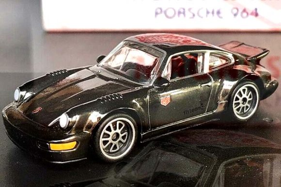 RLC Exclusive Urban Outlaw Porsche964 w/ Magnus Walker Figurineの発売で ...
