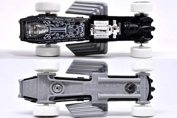 棺桶と自動車の融合・・・というよりは、自動車のフレームに棺桶を乗せた感じのトップビュー。