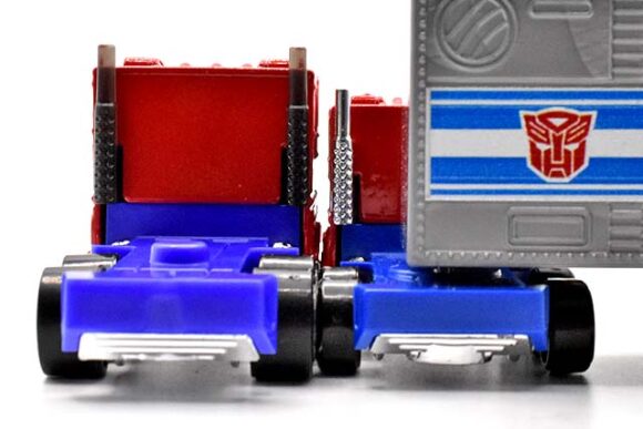 OPTIMUS PRIMEのレビュー！やっぱり変形しないベーシック版コンボイ司令官！！[HYW26] | Hot Wheels 情報まとめ ...